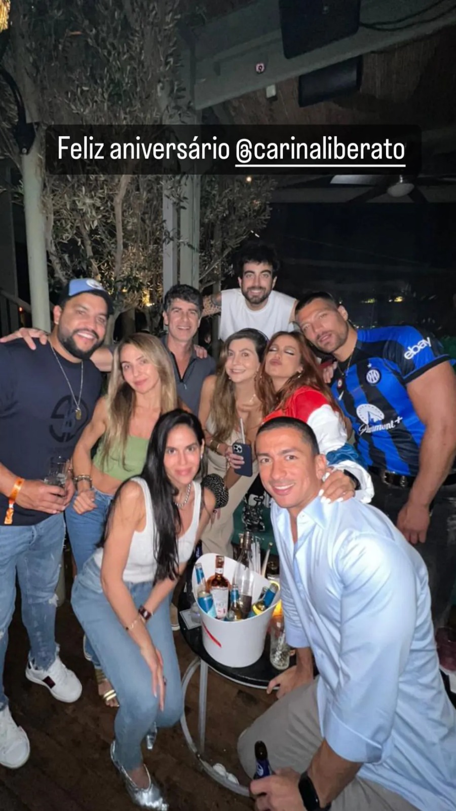 Notícias | Anitta faz charme em novo encontro com Simone Susinna na ...