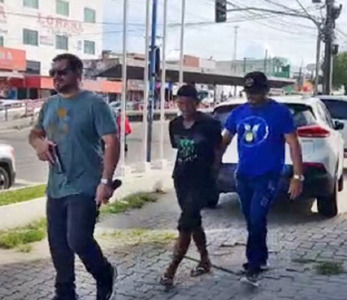 Notícias Homem é Preso Por Importunação Sexual Após Se Masturbar Em