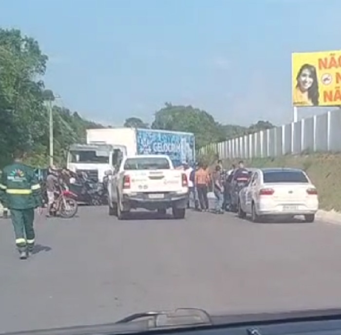 Notícias | Motorista fica preso entre às ferragens após violenta ...