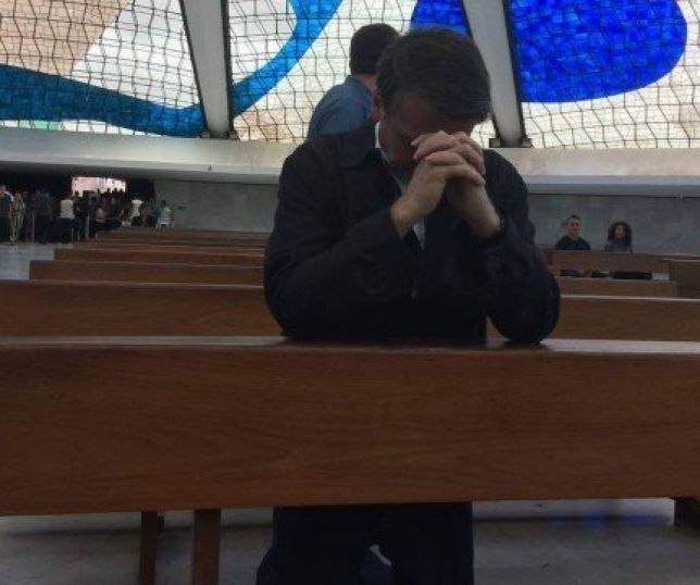 Notícias Bolsonaro Visita General Villâs Boas E Reza Na Catedral De