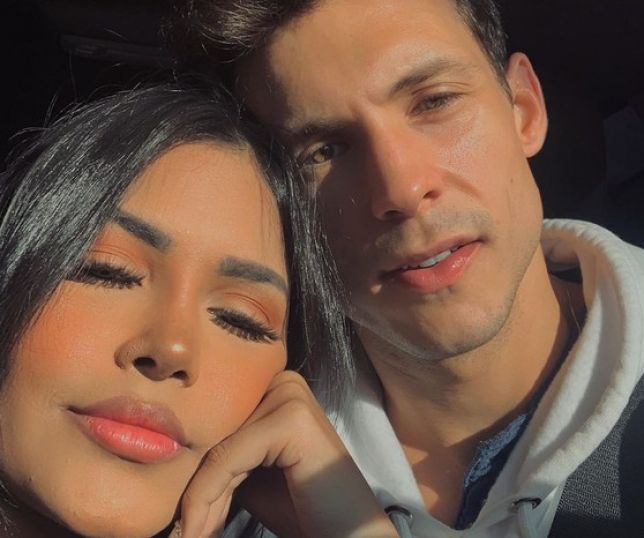 Notícias Namorado De Flay Posta E Ela Brinca Pega Na Mão E Assume