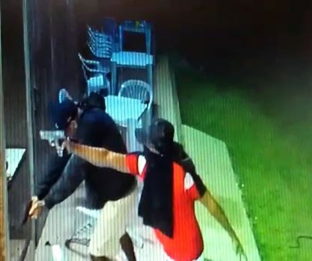 Notícias Homem E Mulher São Executados A Tiros Em Bar Veja VÍdeo