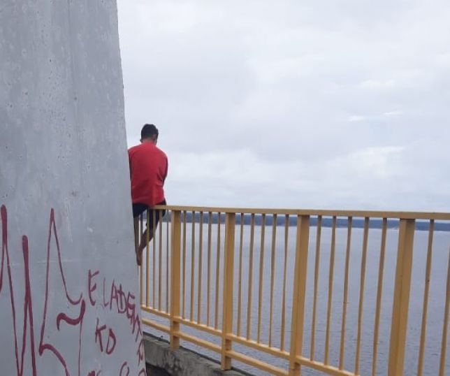 Notícias | Homem desesperado tenta se matar pulando da ponte Phelippe ... Notícias | Homem desesperado tenta se matar pulando da ponte Phelippe ...