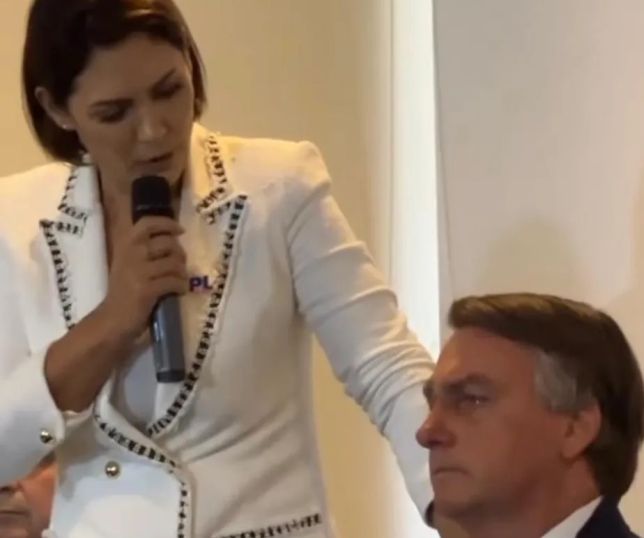 Notícias | Michelle Bolsonaro viraliza ao pedir para deputada retirar ...