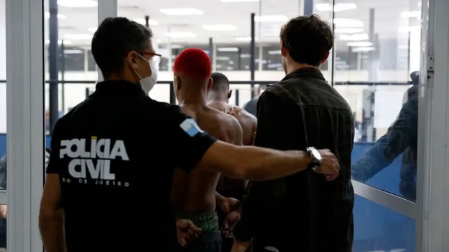 Notícias | Carro cai de viaduto no Rodoanel e mata quatro jovens em São Bernardo do Campo, na ...